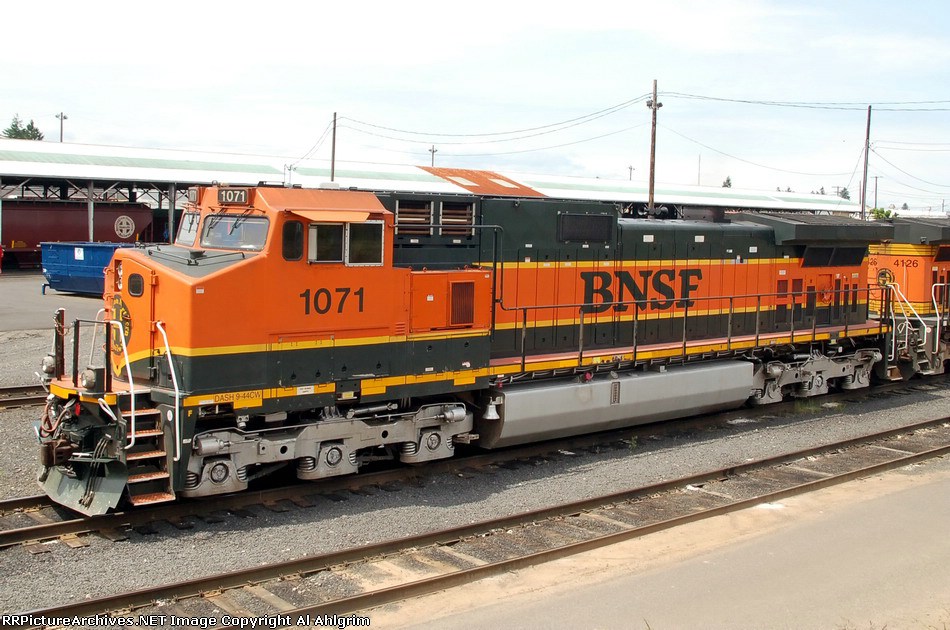BNSF 1071